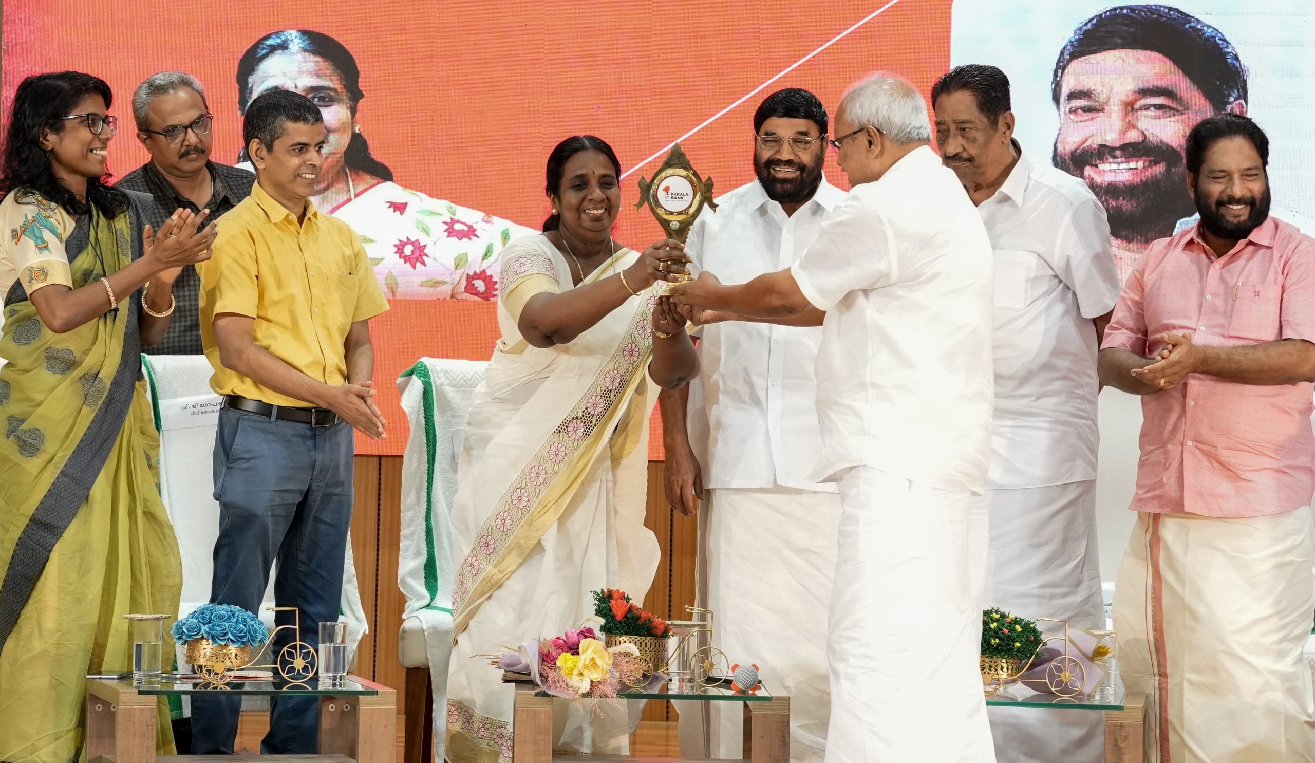 സൗമ്യം ദീപ്തം ഈ നേതൃത്വം - Jeevanadam